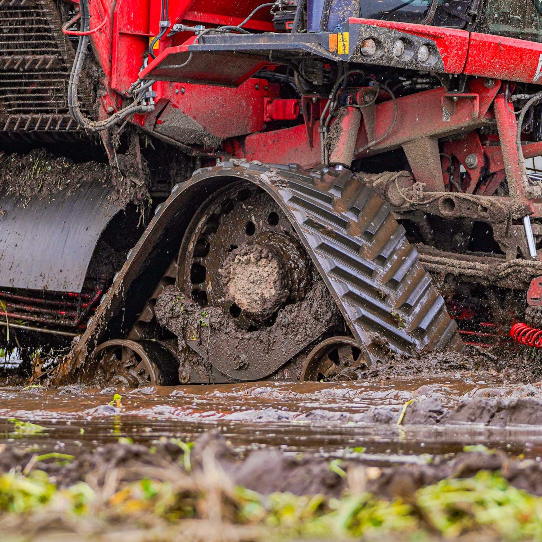 FRICTION vs POSITIVE DRIVE AG Track Systems | AGTrackTalk